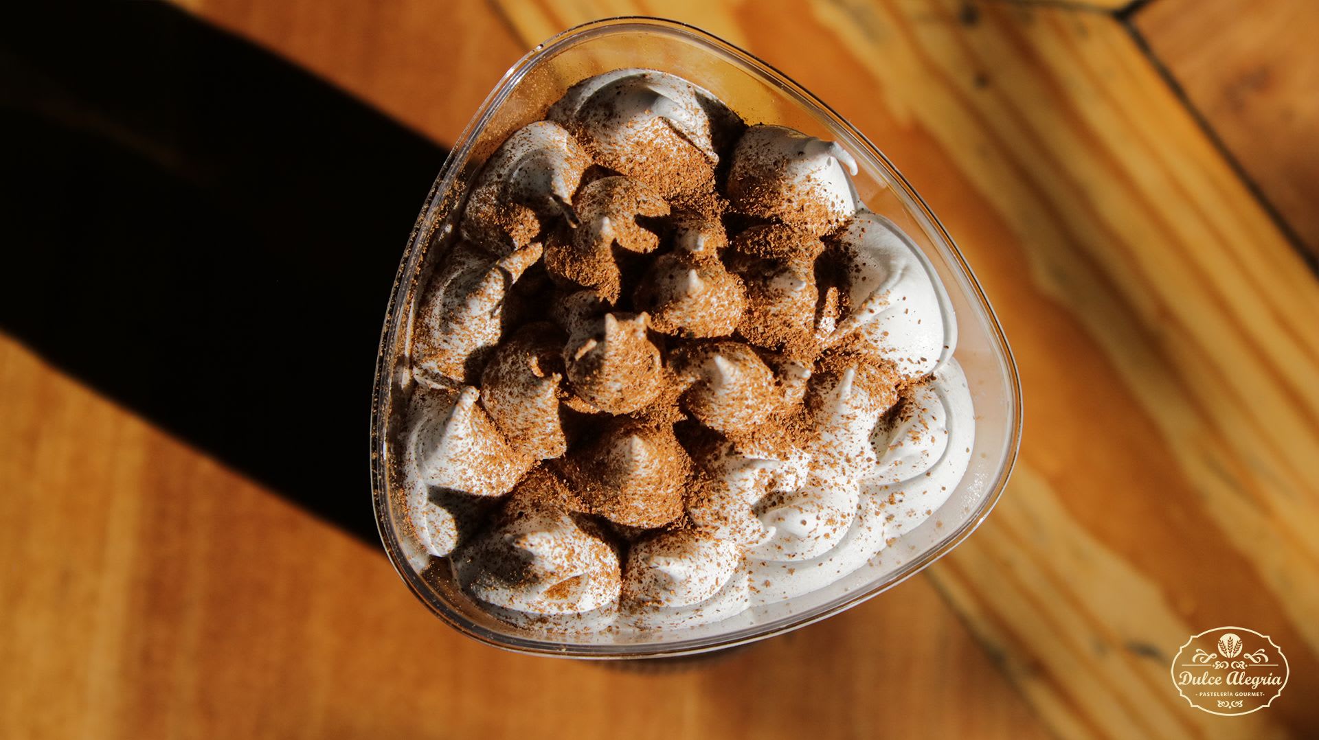 Postre Gourmet Suspiro Limeño | Pastelería Dulce Alegría