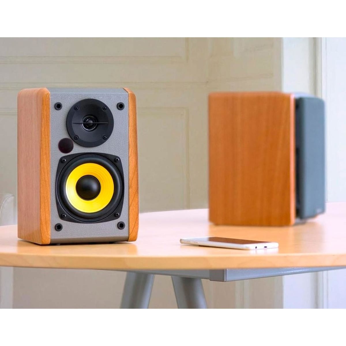 R1010 BT BROWN | Edifier Chile Oficial
