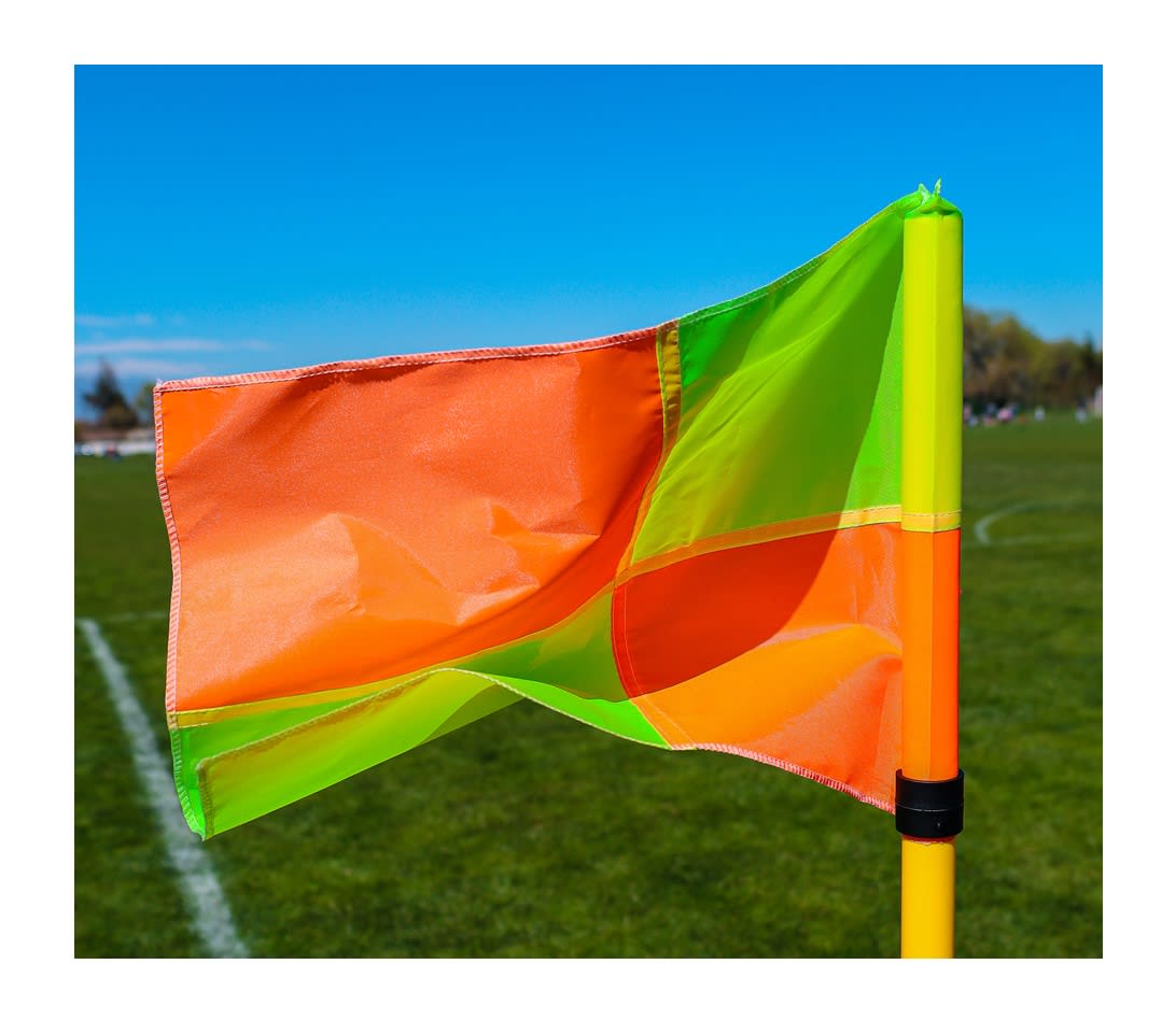 SET DE 4 BANDERINES DE CORNER CON POSTES CON ESTACA Y RESORTE ...