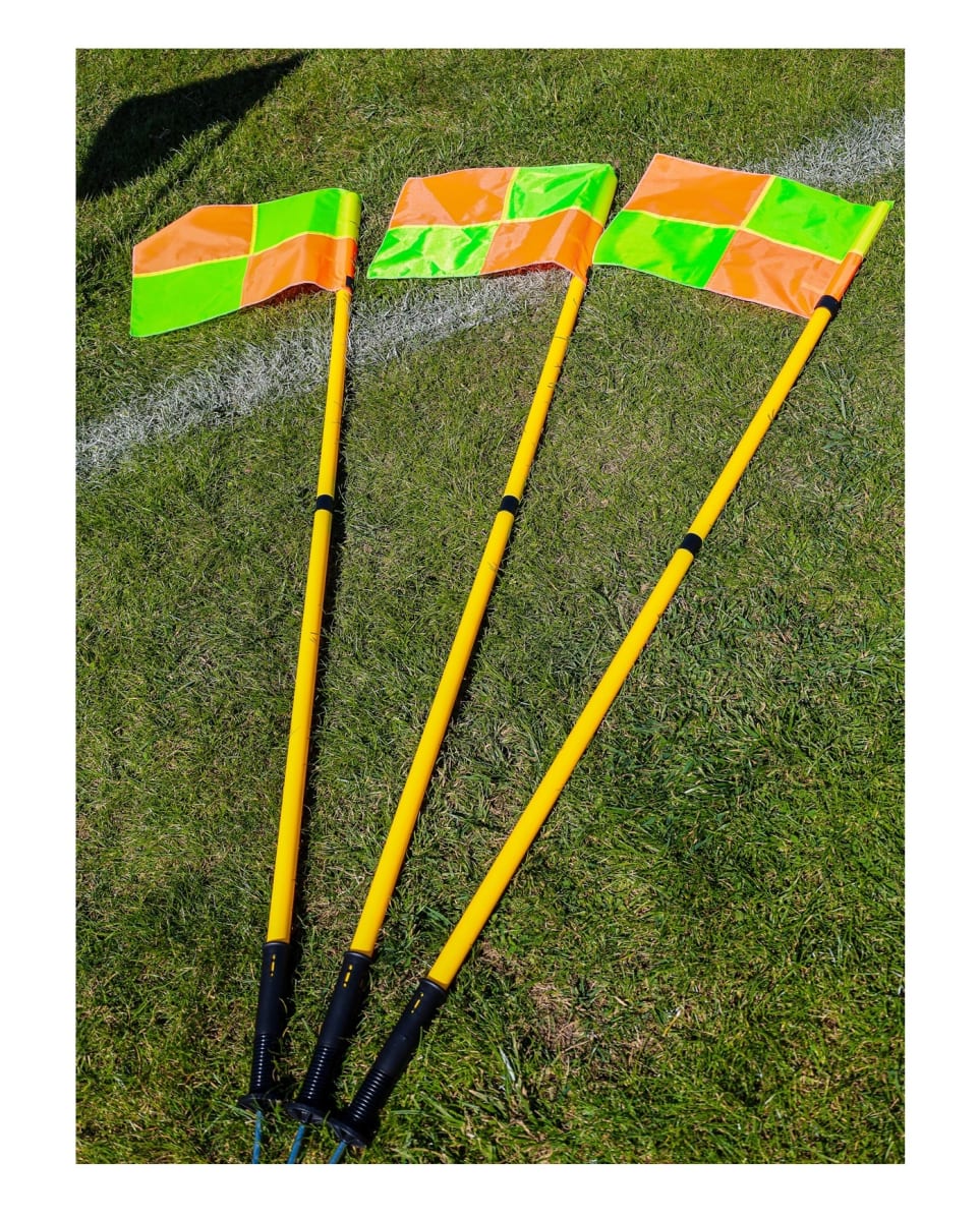 SET DE 4 BANDERINES DE CORNER CON POSTES CON ESTACA Y RESORTE ...