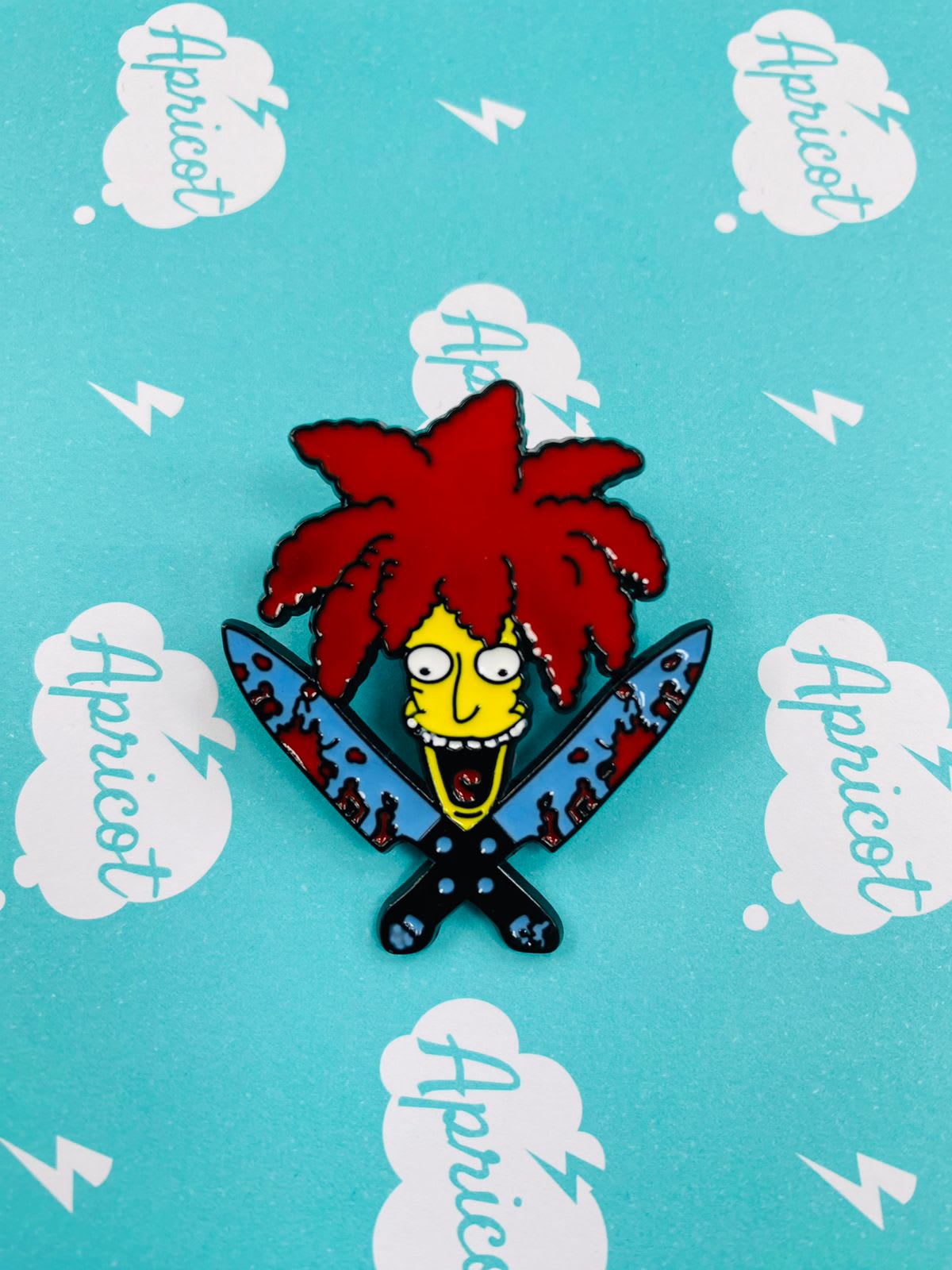 PIN BOB PATIÑO CUCHILLOS | Apricot