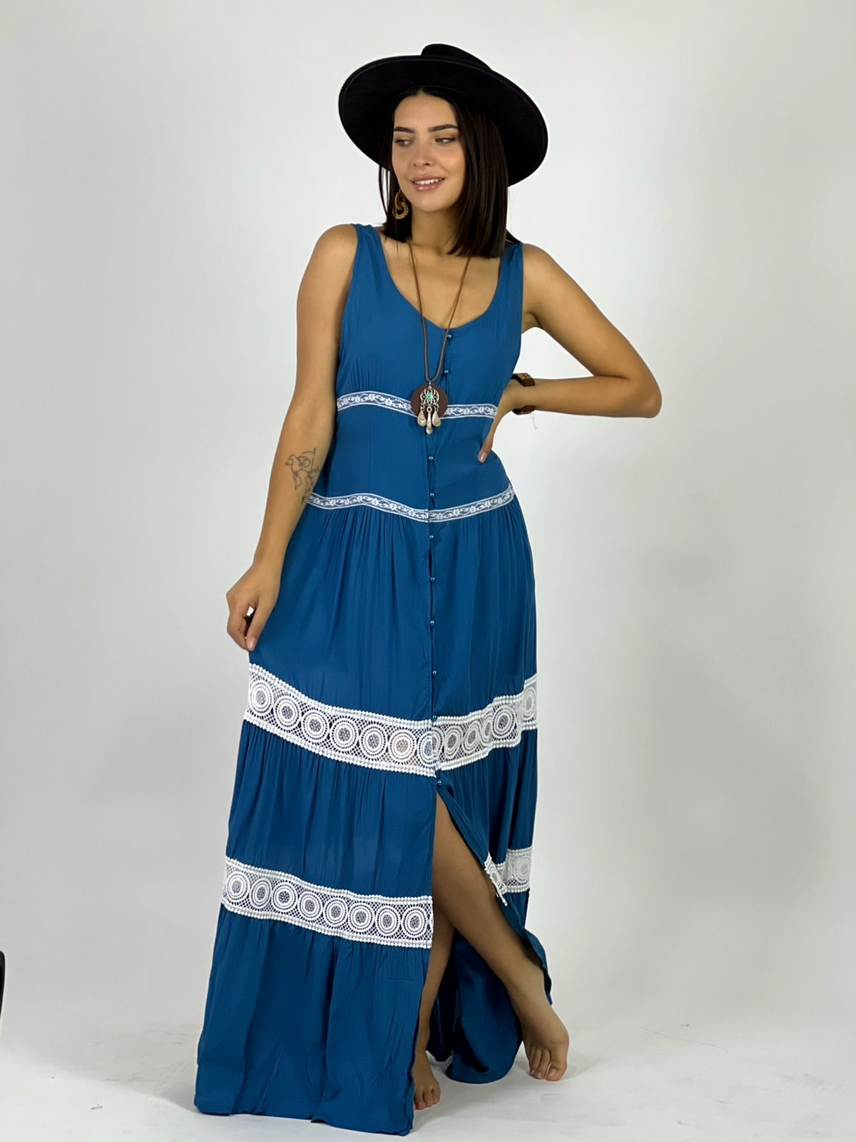 Maxi Vestido Seccionado Por Encajes Abotonado B4-163 | Enigmática