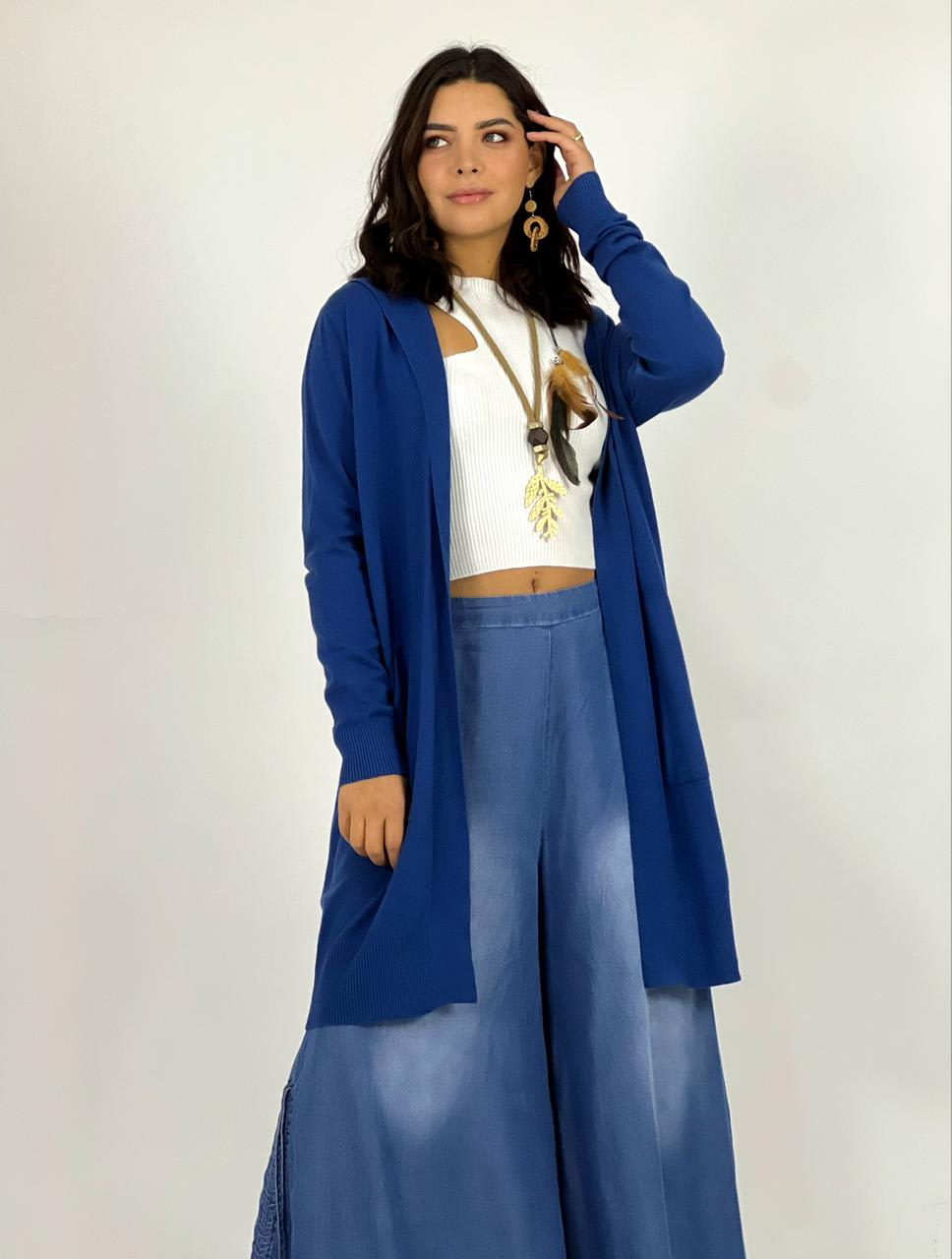 Tapado con Capucha Y Bolsillos A4-90 | Enigmática