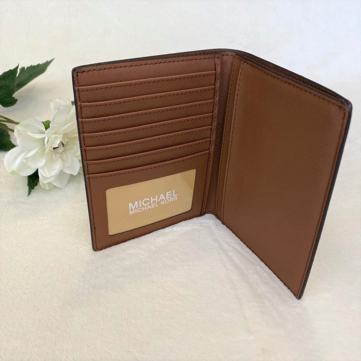 Porta pasaporte Michael Kors | Befashion