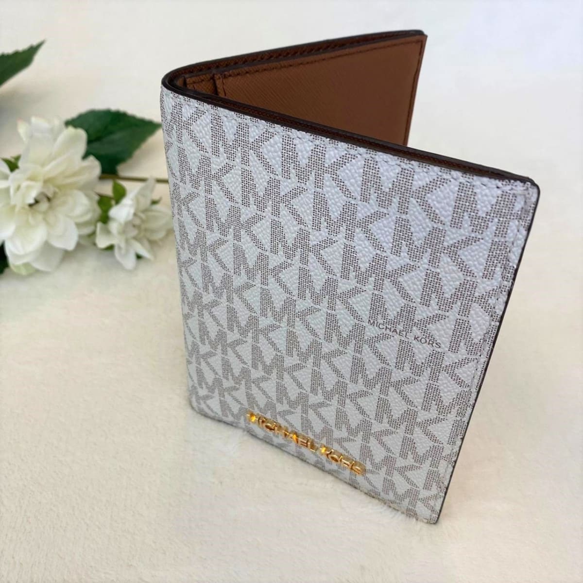 Porta pasaporte Michael Kors | Befashion