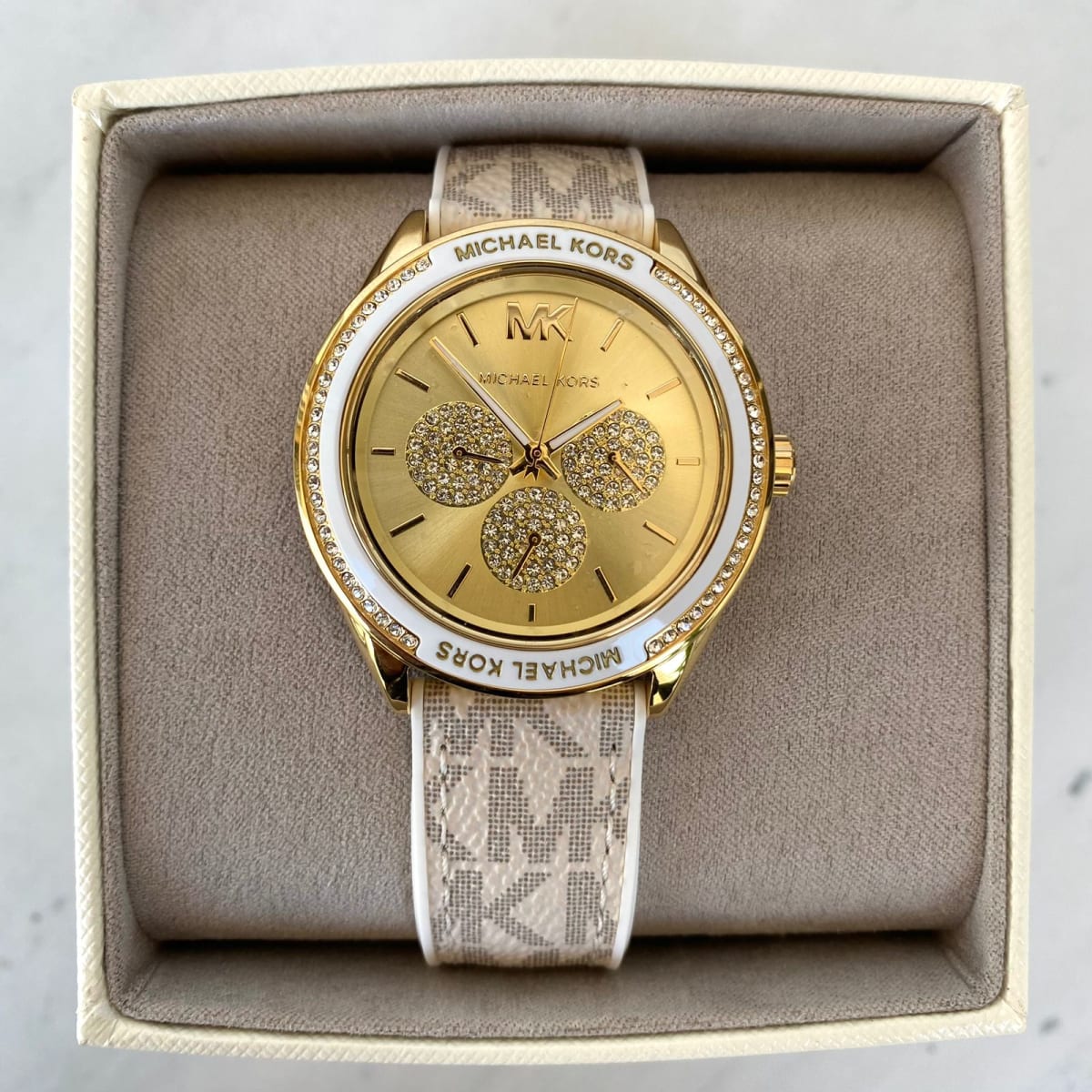 Reloj Mujer Michael Kors Correa Cuero Monograma Vainilla Fondo Gold 3 ...