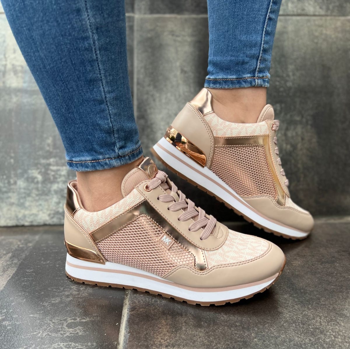 Zapatillas Michael Kors Maddy rosado letras lado rosegold brillante Befashion