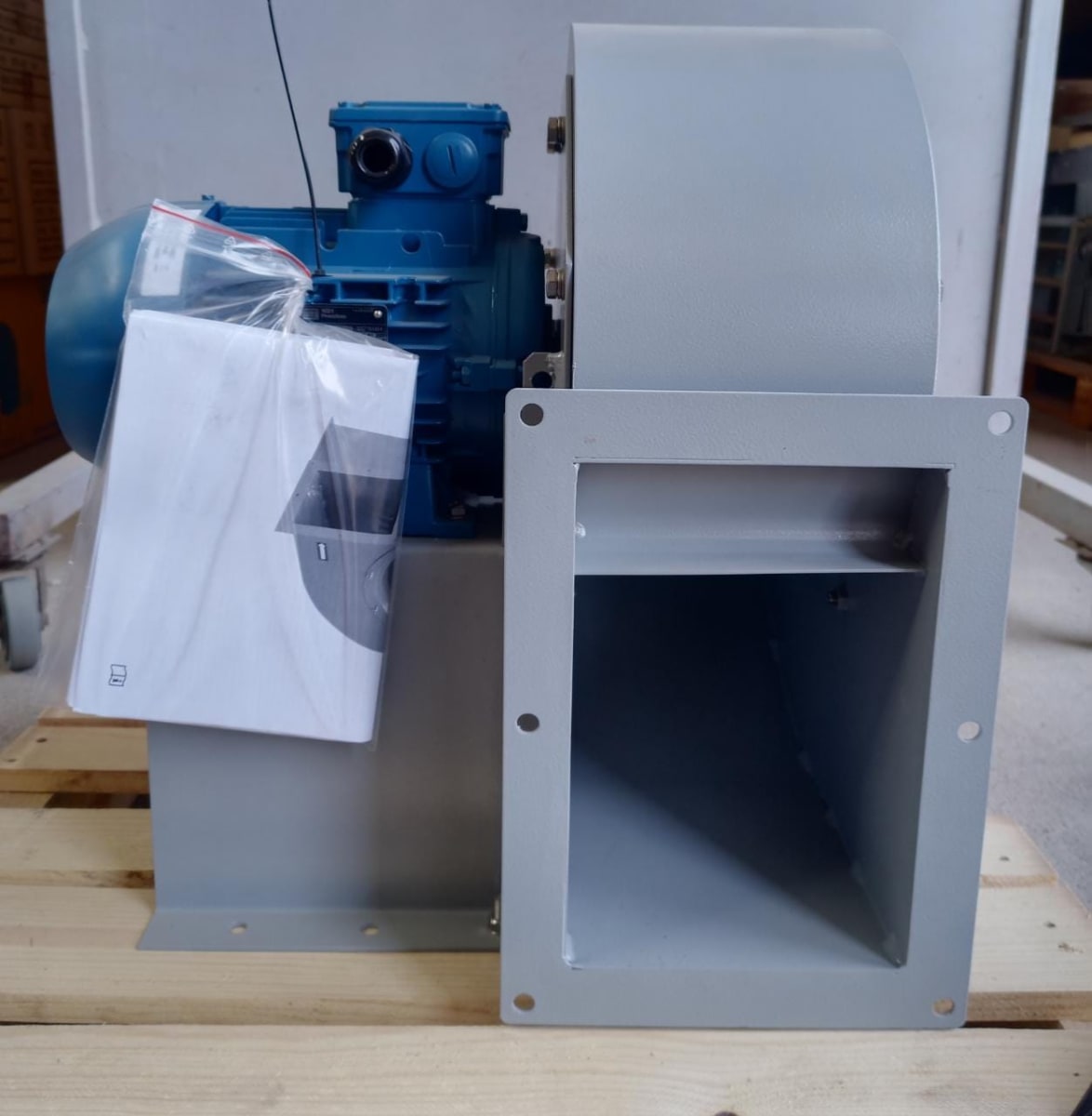 EXTRACTOR CENTRÍFUGO CMT/4-250/100 1,1KW | Extractores de aire