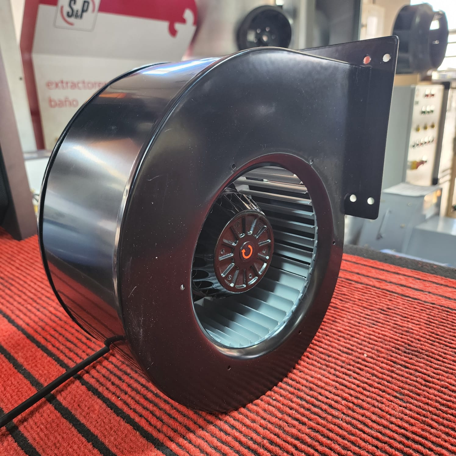 EXTRACTOR CENTRIFUGO LXFFG4E180/90-M102/34-AA01 | Extractores de aire