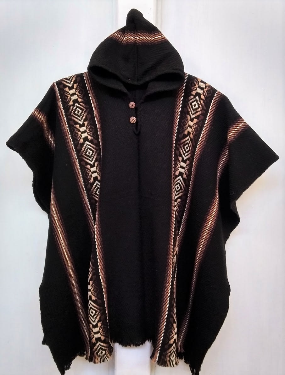 PONCHO CON CAPUCHA NEGRO LISTADO | Inkatej | Tejidos artesanales ...