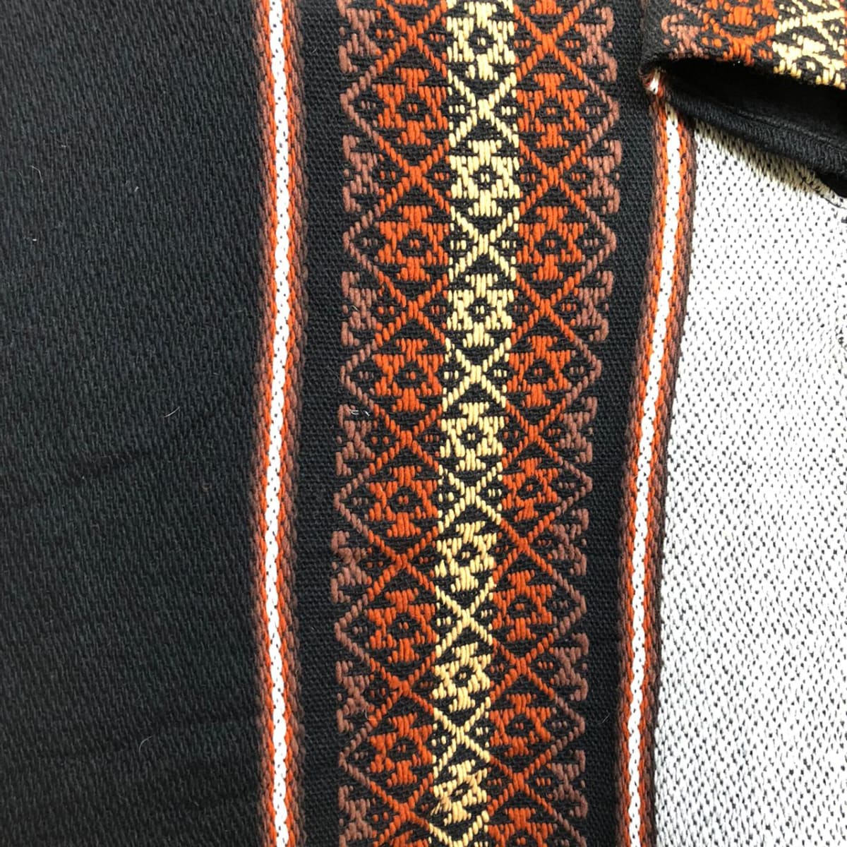 Poncho con capucha Oveja diseño Negro con rombos café | Inkatej ...