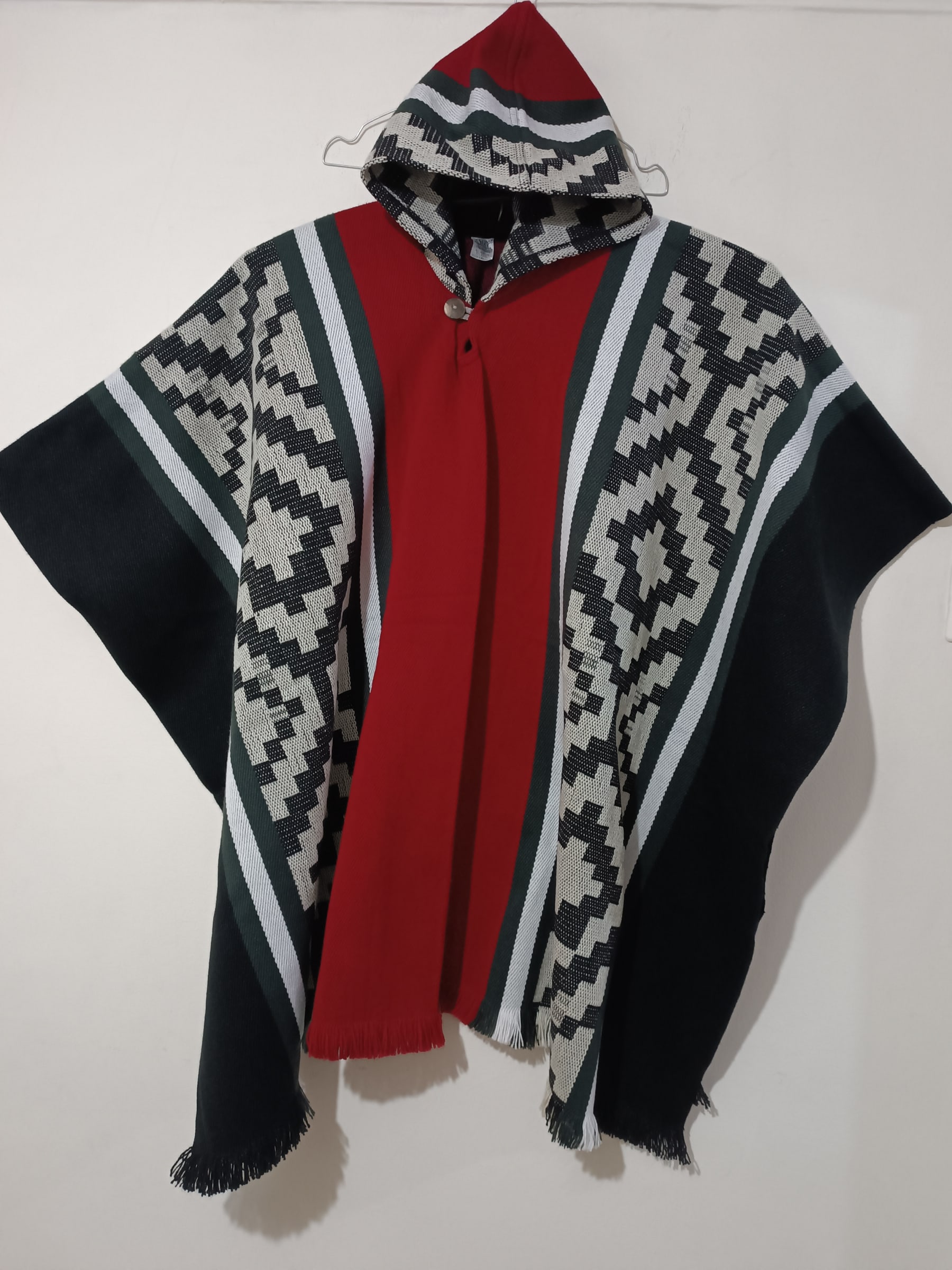 PONCHO DISEÑO MAPUCHE ROJO, NEGRO BLANCO | Inkatej | Tejidos ...