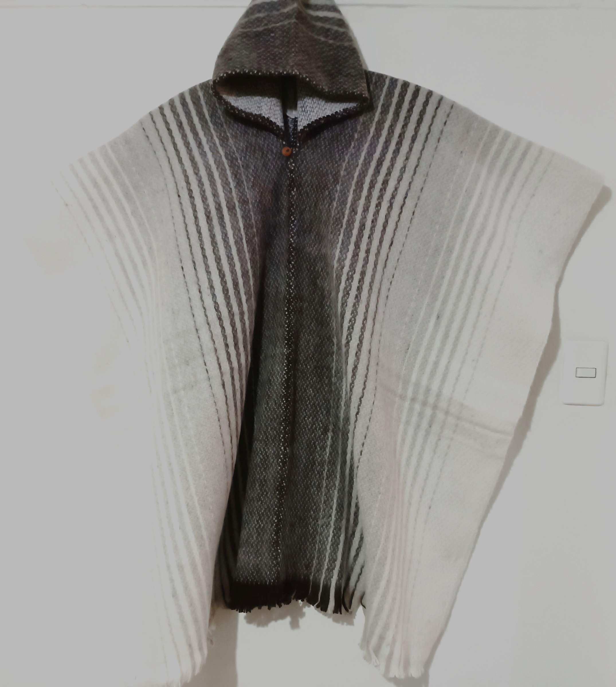 PONCHO JASPEADO BLANCO GRIS | Inkatej | Tejidos artesanales. Ponchos ...