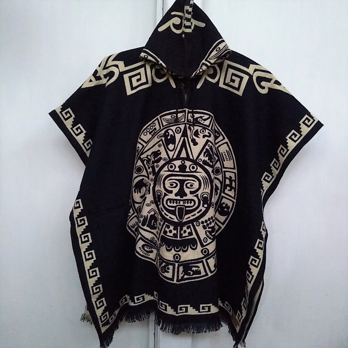 PONCHO CALENDARIO MAYA | Inkatej | Tejidos artesanales. Ponchos ...