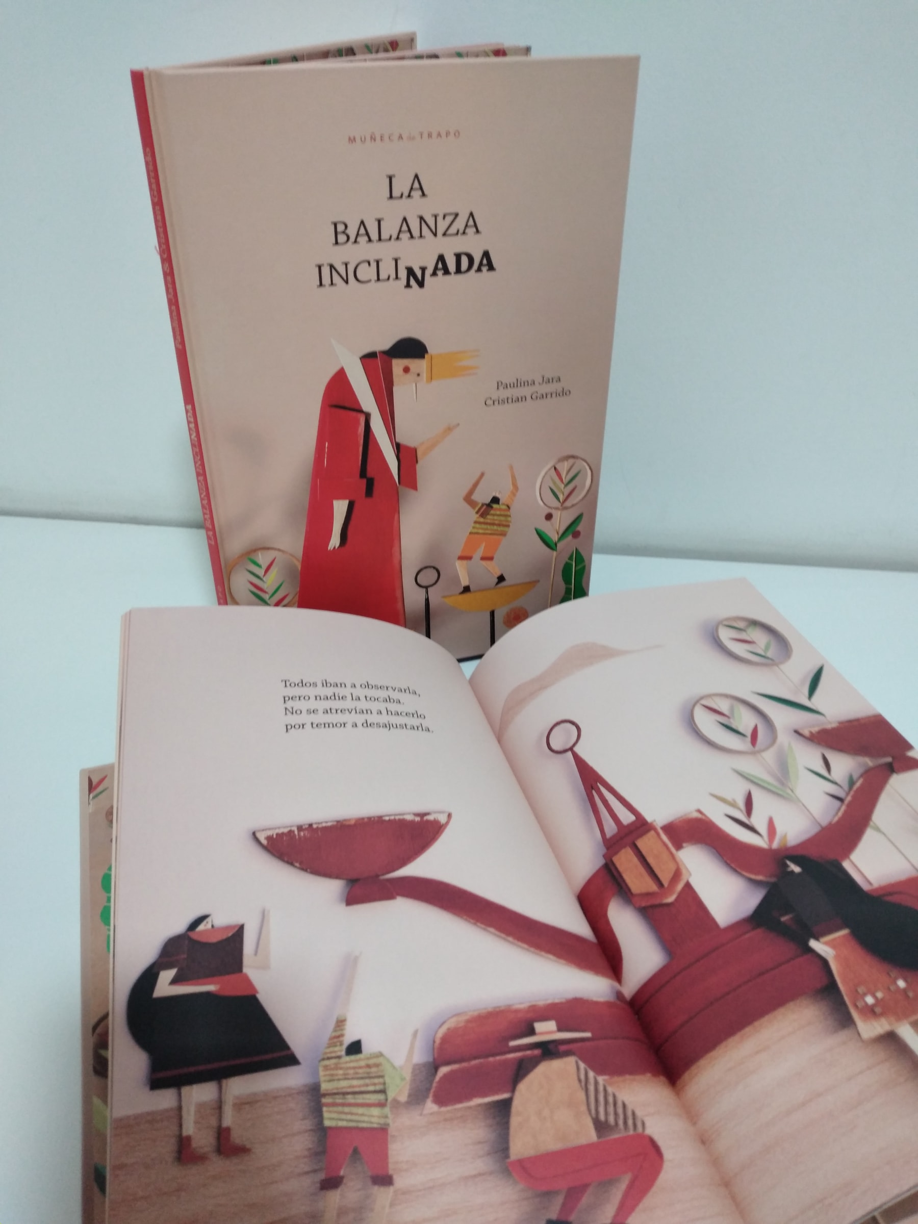 LA BALANZA INCLINADA | espaciopublicodelibroslibreria.cl