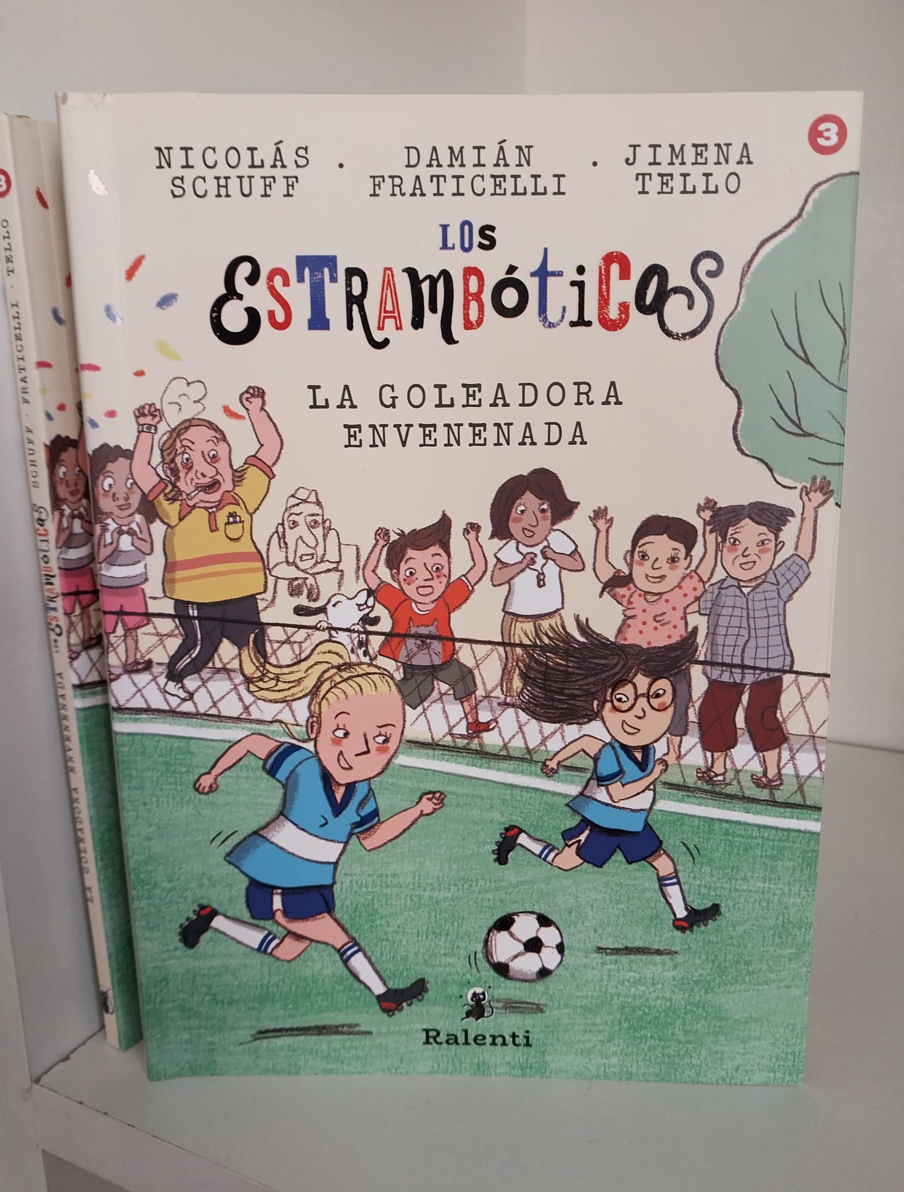 LOS ESTRAMBÓTICOS. LA GOLEADORA ENVENENADA ...