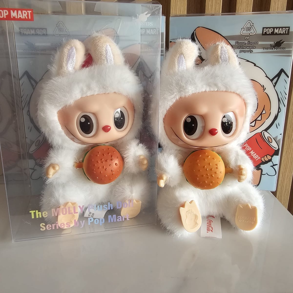 Dupe Labubu con Hamburguesa Serie Have a Seat Réplica | Detalles Valentina