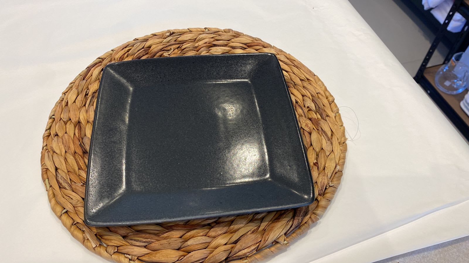 PLATO SQUARE | AMIGAS DEL SALTO