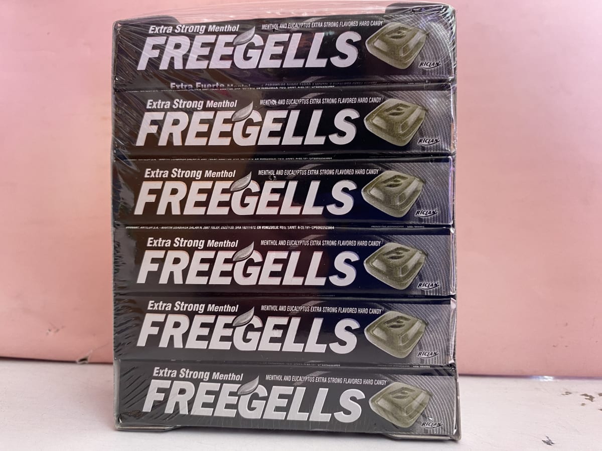 FREEGELLS CARAMELO MENTA FUERTE DISPLAY | Distribuidora El Rincón