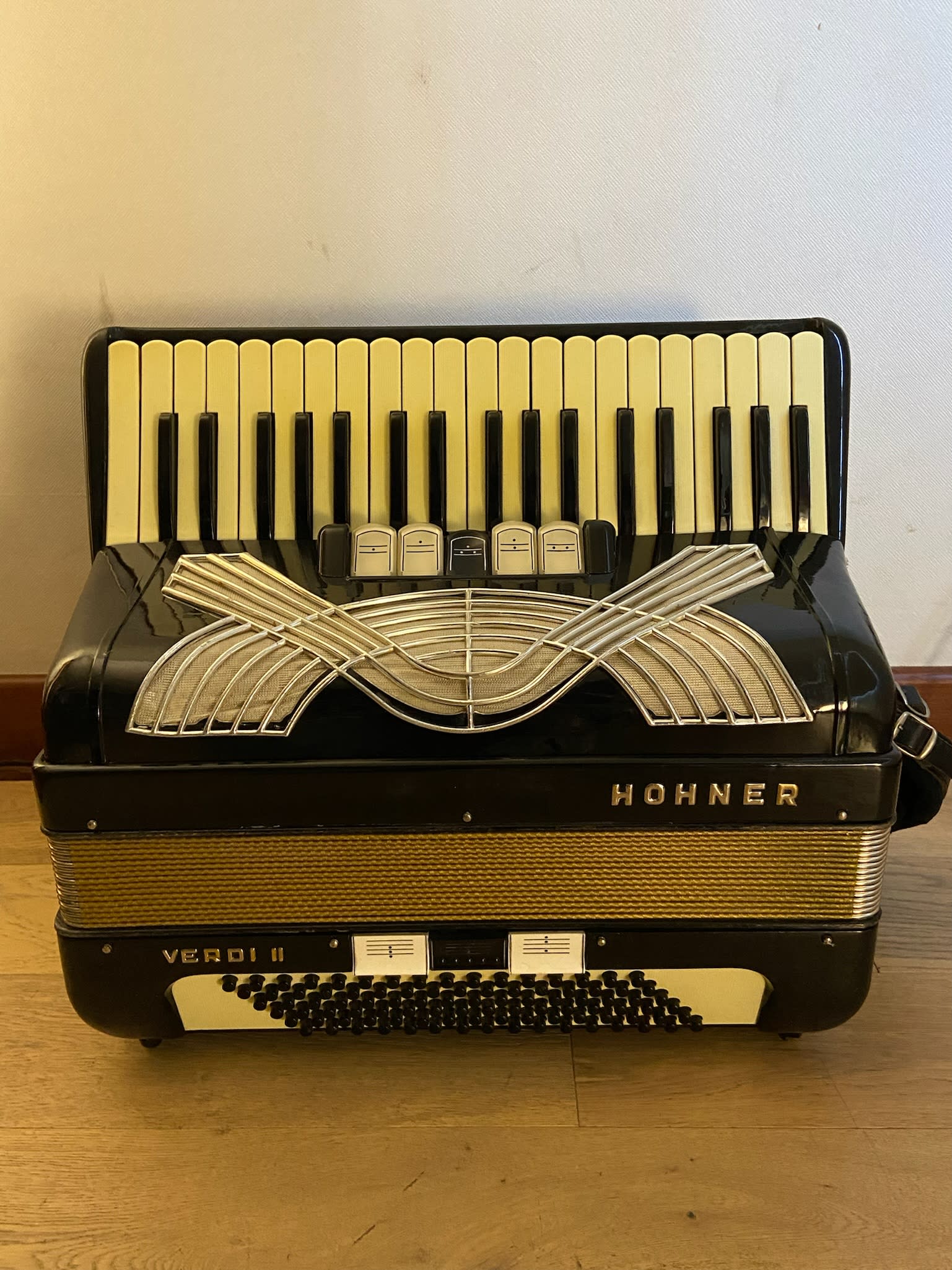 Acordeon a piano 96 bajos Hohner Verdi II (SKU:1967) | Instrumentos Chile