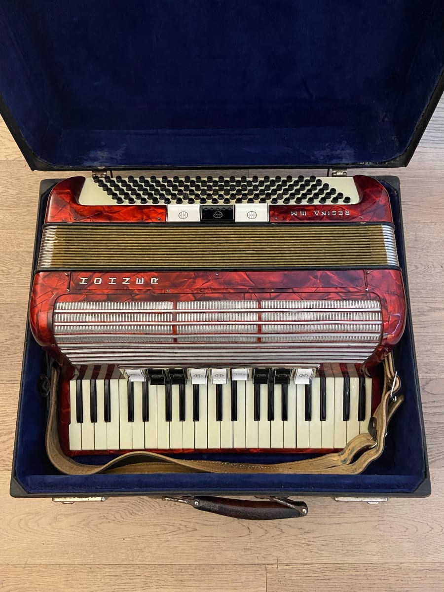 Acordeon a piano 120 bajos Hohner Regina IIIM (SKU:1960) | Instrumentos ...