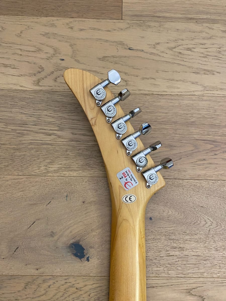 Guitarra eléctrica Epiphone Slasher (SKU:1570) | Instrumentos Chile