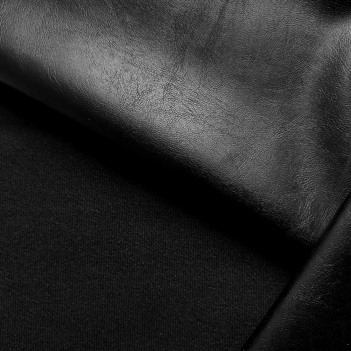 Cuerina negra 50x70 cm | Martín Bordador | Kits y Lienzos para bordar